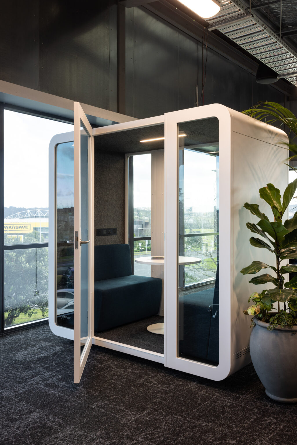 Harcourts Albany: Acoustic Pods for Privacy - Silent Pod